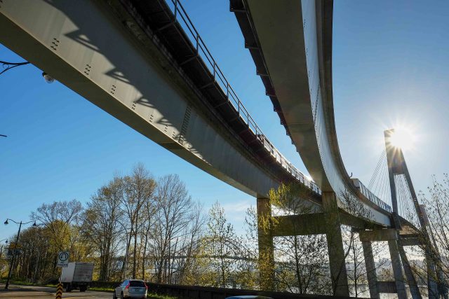 The SkyBridge, one of the world's longest transit-only bridges (PHOTOS ...