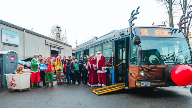 TransLink’s Reindeer Bus delivers joy with 4,273 toys donated to Metro ...